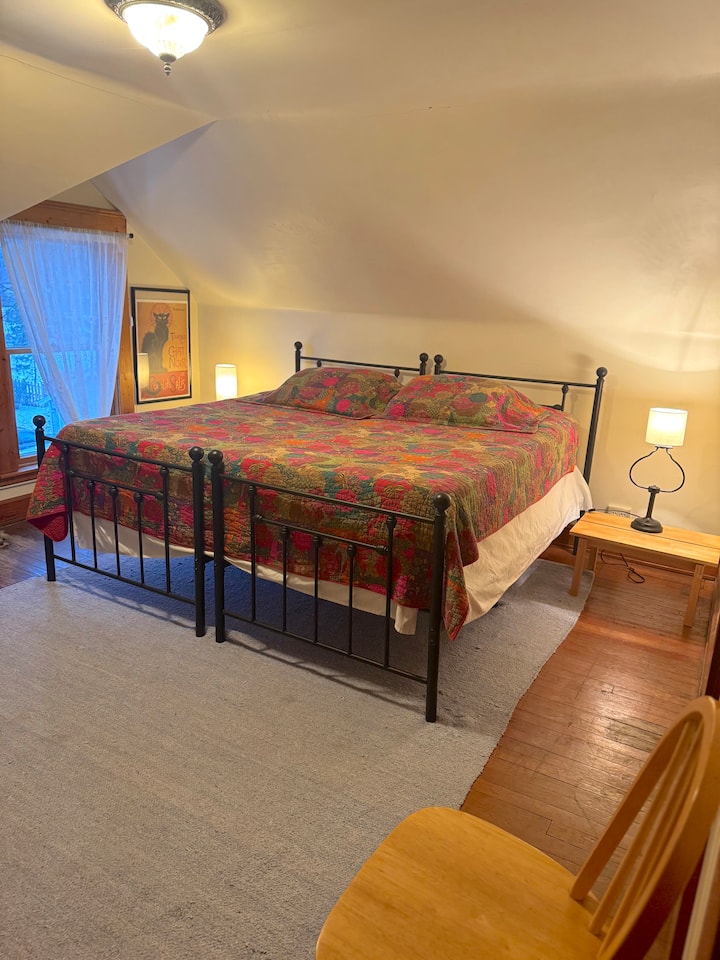 Private 3rd Floor Suite & Bath, Cleveland Heights - Cleveland Heights, OH