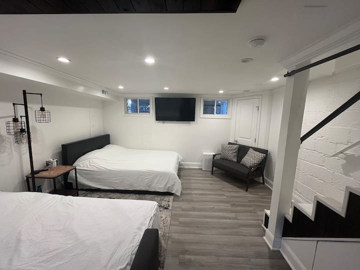 Free Private Parking: Entire Studio - Washington, D.C., DC