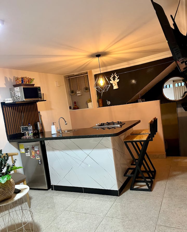 Apartaestudio Independiente Excelente Ubicación - Medellín