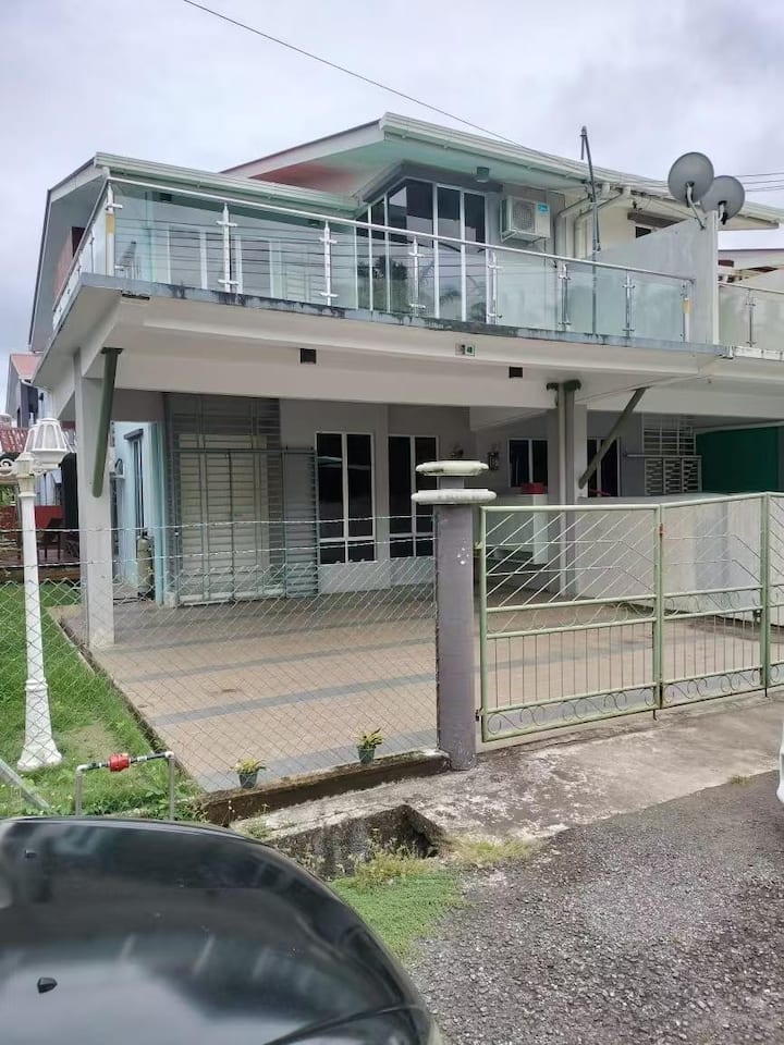 家园 4b 双层排屋 离码头镇上十分钟车程 私家车接送免收费 - Semporna