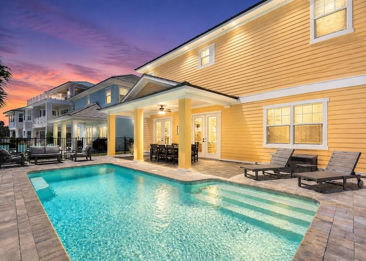 Atlantic Breeze Lakefront Home With Pool & A Short Walk To Cinnamon Beach - Flagler Beach, FL