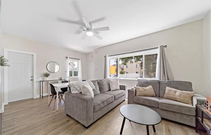 5 Min To Beach, Family-friendly, Cozy Beds & Patio - Long Beach, CA