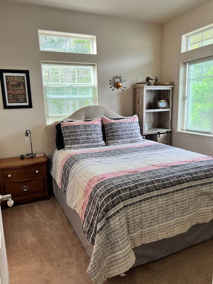 Coastal Wildlife Room W/* Private Full Bath* - Florence, OR
