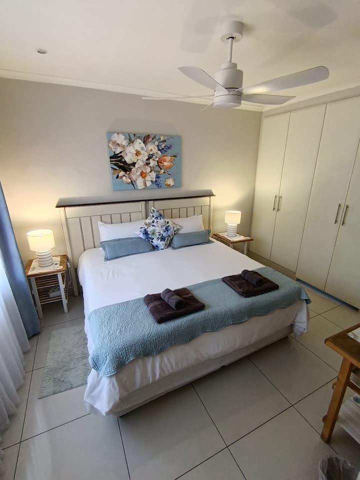 Elegant & Spacious, King Bed, Wifi,netflix,pool - Durban