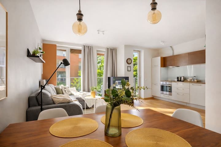 Cozy 2br W/ Balcony – 5 Min To Old Town/ Best Area - Tallinn