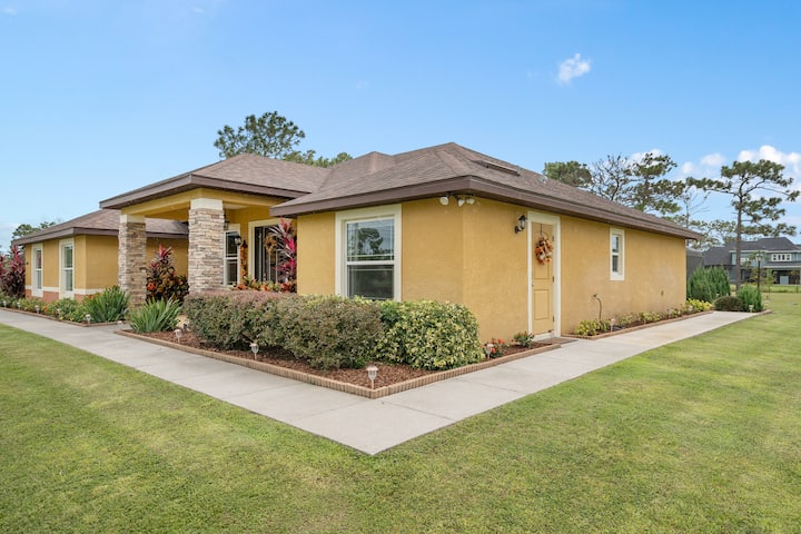 Cozy Stay Near Orlando Airport And Port Canaveral - Christmas, FL