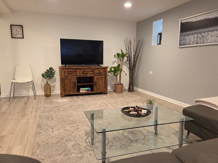New Modern & Spacious 10min To Ord, 20min To Dt - Chicago, IL