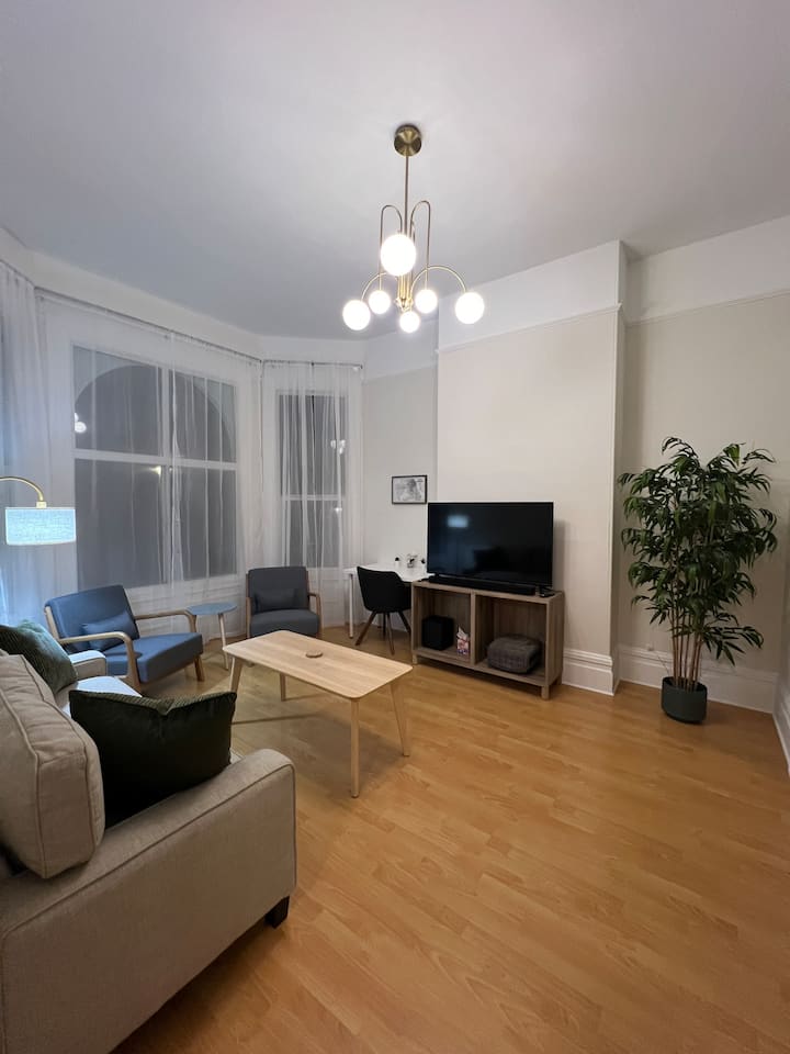 Bright Unit In Victorian Duplex, 2br/1ba + Kitchen - Alameda, CA