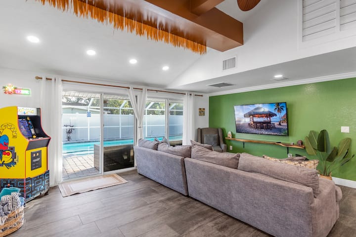 Large Tiki Bar Pool Home 4/2 7 Miles From Beach - Bradenton, FL