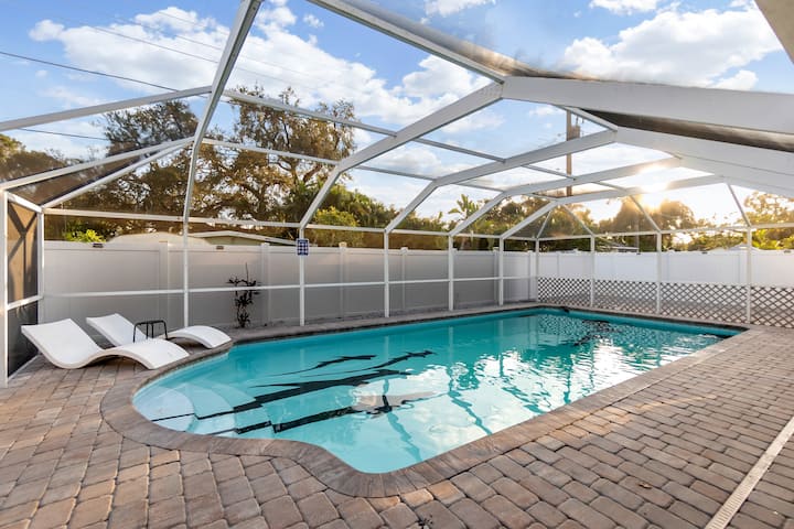 Large Tiki Bar Pool Home 4/2 7 Miles From Beach - Bradenton, FL