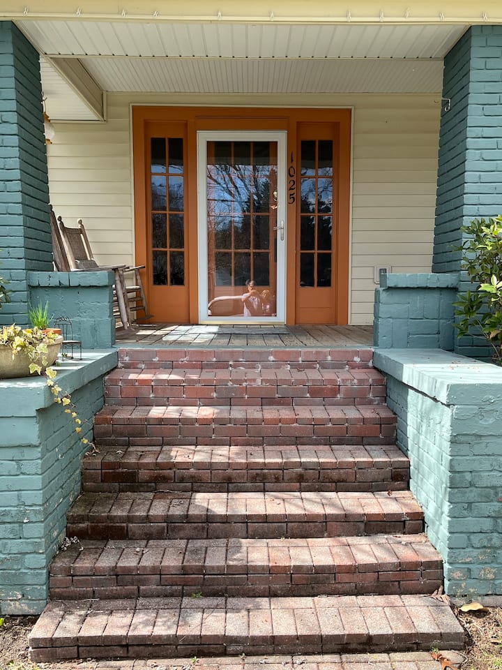 The White Hare-a 30’s Bungalow Near Downtown - Hendersonville, NC