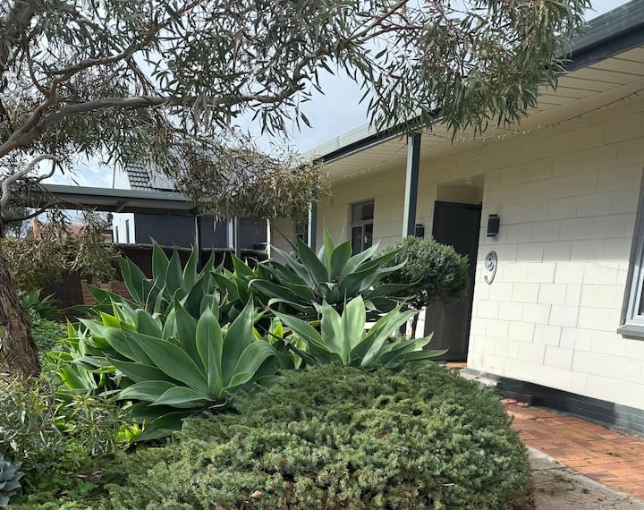 “Nine Agaves” 4 Bed/2 Bath Family Home Sleeps 8 - South Australia