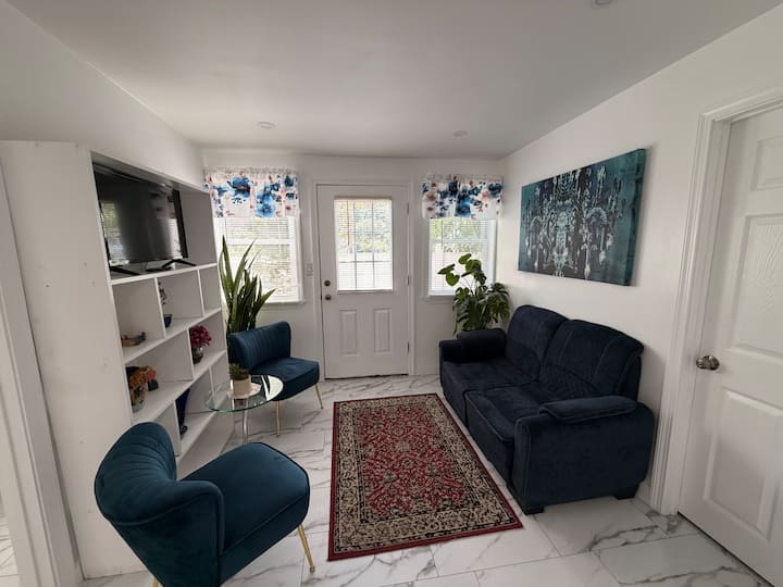 Cozy Garden Level Apartment - Boston, MA