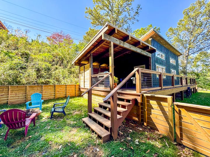 Fenced Yard For Pets - Lilly's Cottage - Waynesville, NC