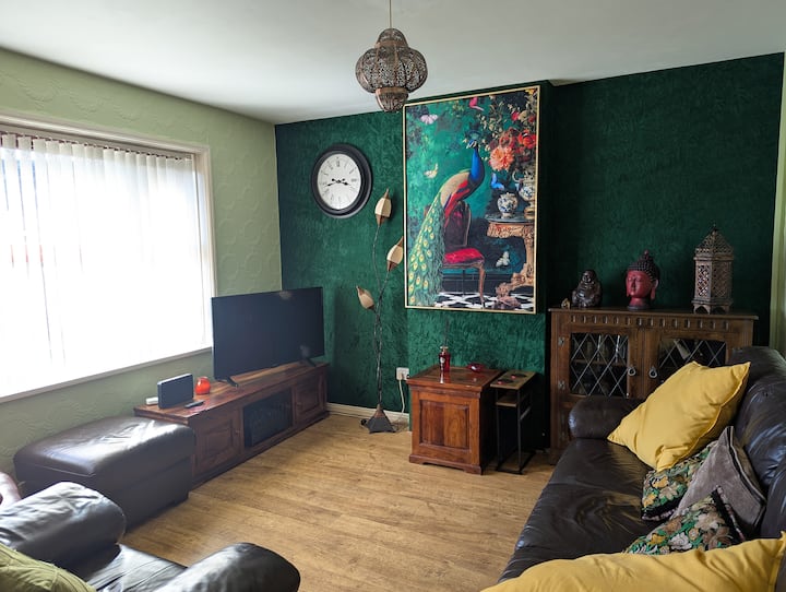 6 Stars!  Football Stadiums, Parking And Comfort. - Liverpool