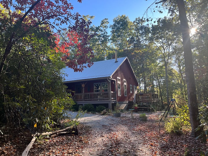 The Happy Red Cabin - Saluda, NC