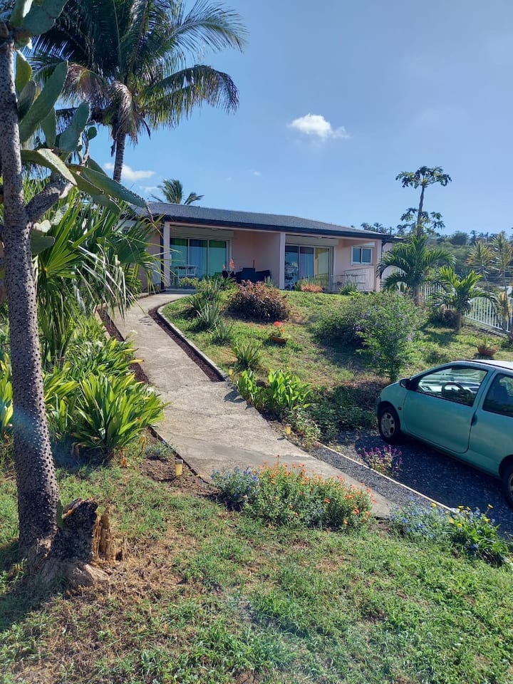 Maisonnette Avec Vue Superbe à Louer - Réunion