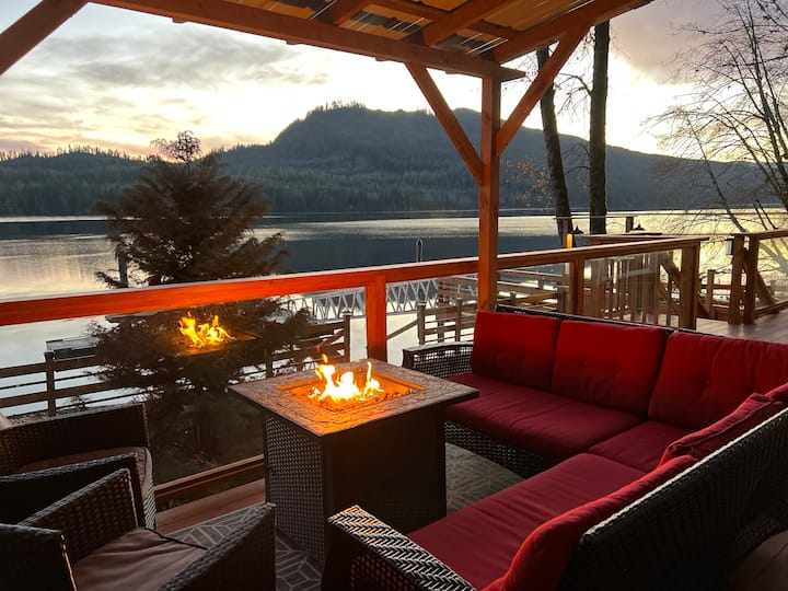 Lake Front -W-hottub Mile 77 Cottages - Canada