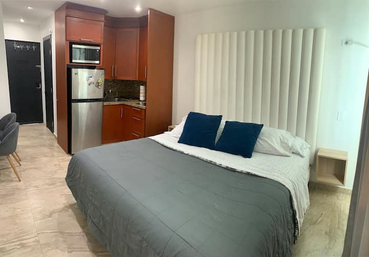 Cozy Beachside Studio W/ Pool, Near Airport - Carolina