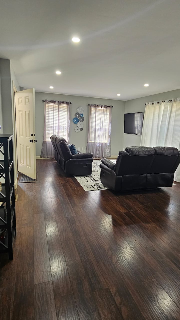Spacious 3br Oasis With Modern Amenities - Rehoboth, MA