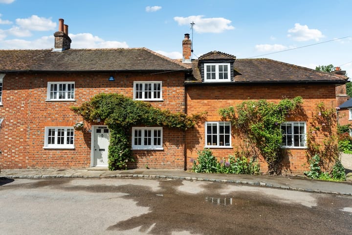 The Old Forge - Heart Of Weedon Village - Aylesbury