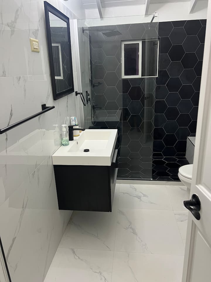 Higgins Getaway & Retreat- Car Rental Available. - 牙買加