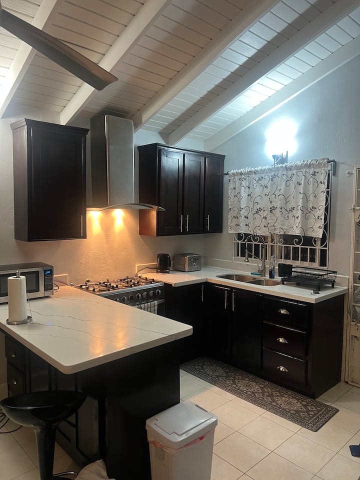 Higgins Getaway & Retreat- Car Rental Available. - Jamaica