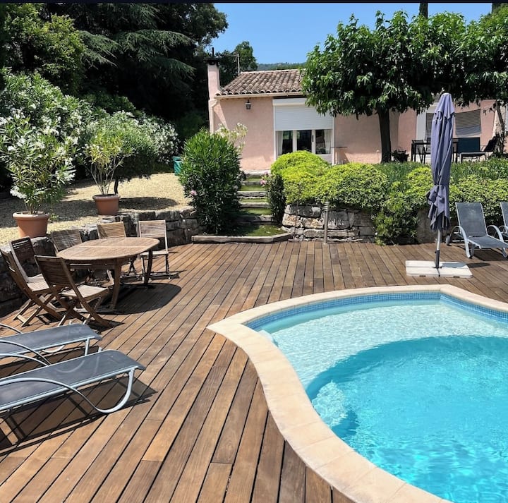 Belle Villa Feurie Avec Piscine Privée. - Le Plan-de-la-Tour