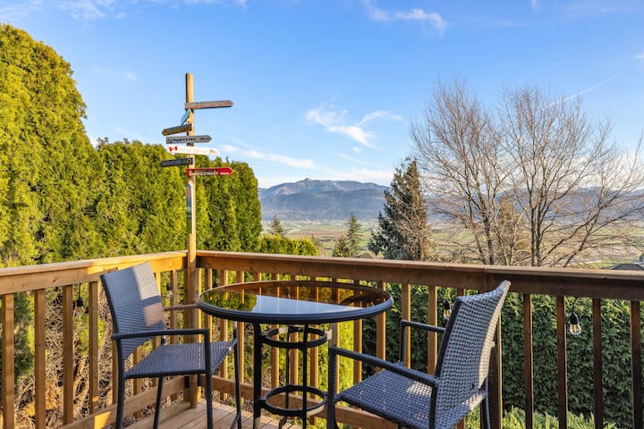 Van Gogh’s Hideaway. Bright•clean•stocked•stylish - Abbotsford