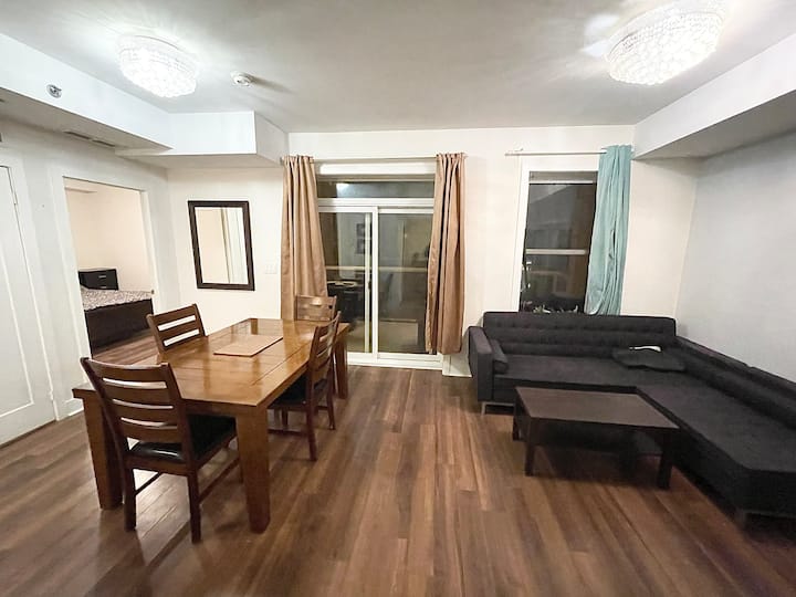 Lovely Two Bedroom Condo, With Free Parking - Markham