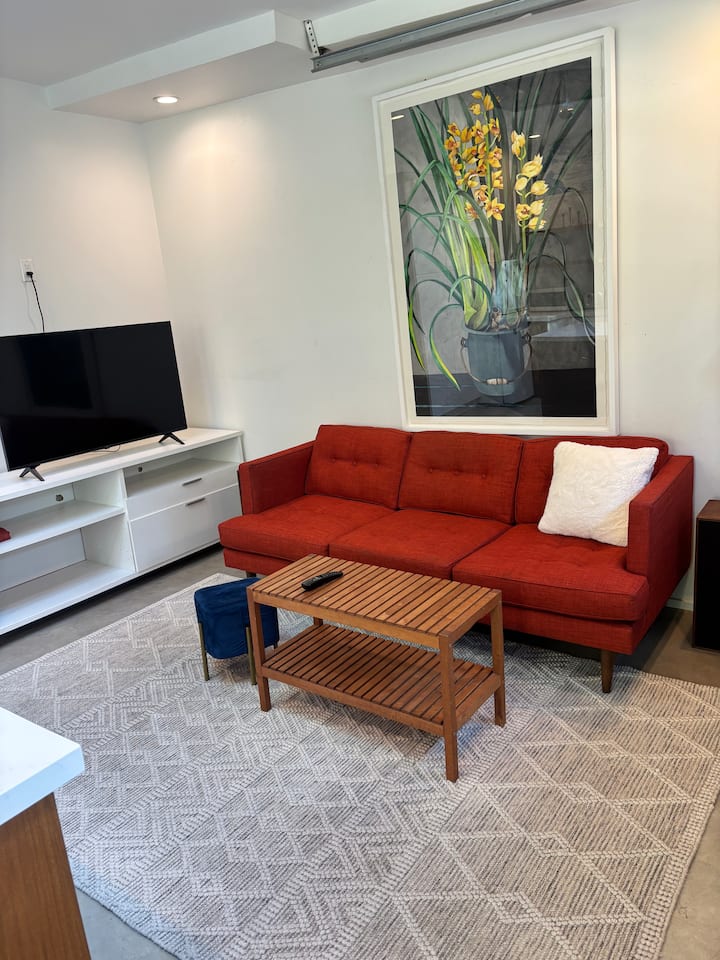 Modern, Sleek, Loft-like Unit In Mid City - Los Angeles