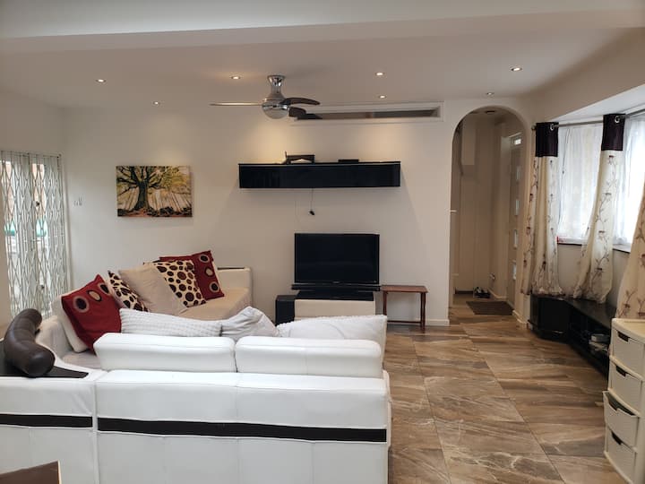 Croydon 2 Bedrooms, 2 Beds, 4 Persons, 2 Bathrooms - Croydon, UK