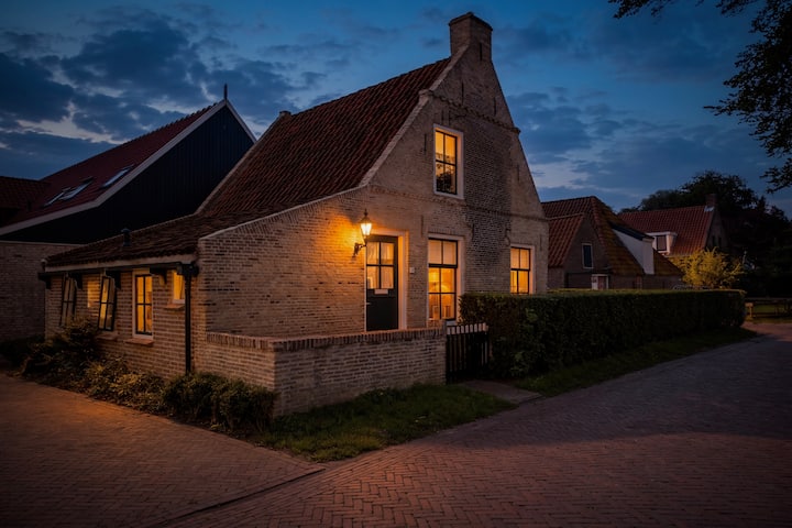 Charming Commandeurswoning In Central Nes - Ameland