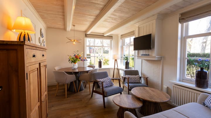 Charming Commandeurswoning In Central Nes - Ameland