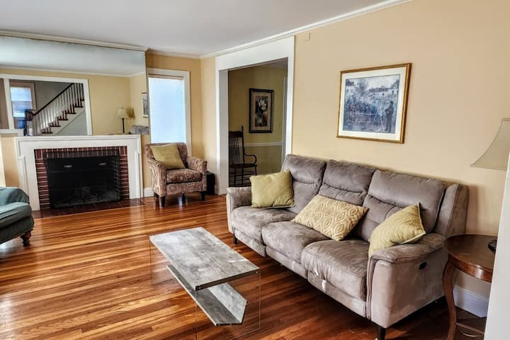 New England Suburban Living 23 Minutes-world Cup - Weston, MA