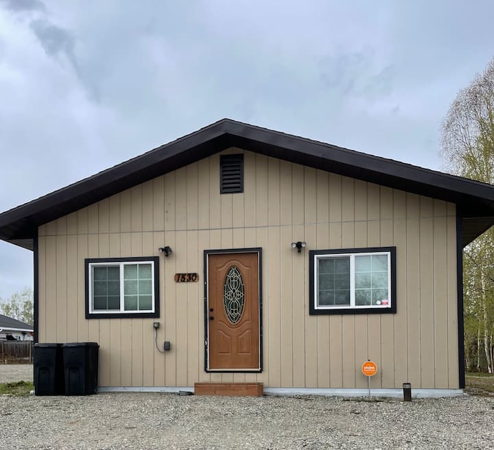 Modern Alaskan Getaway - Fairbanks, AK