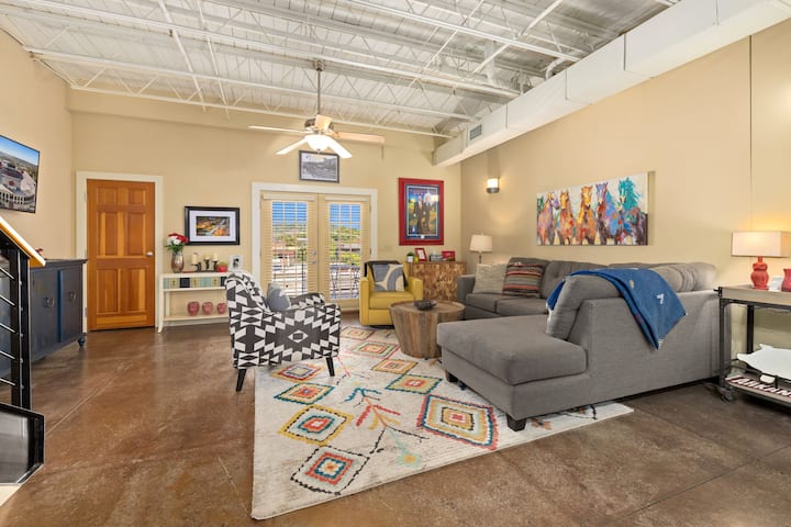 Downtown Dickson St Condo W Parking-walk To U Of A - Fayetteville, AR