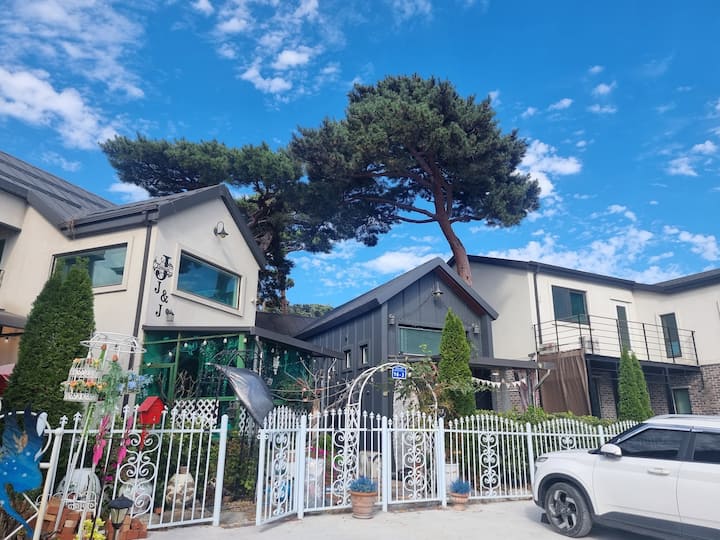 #안목해변 #커피의거리 차로3분 (셀프체크인 )단독전체사용#가성비 #강릉 J&j 로즈 - Gangneung-si