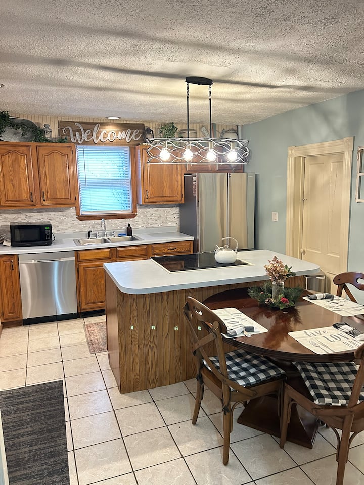Old Farm House In The City. With A  Modern Vibe - Morgantown