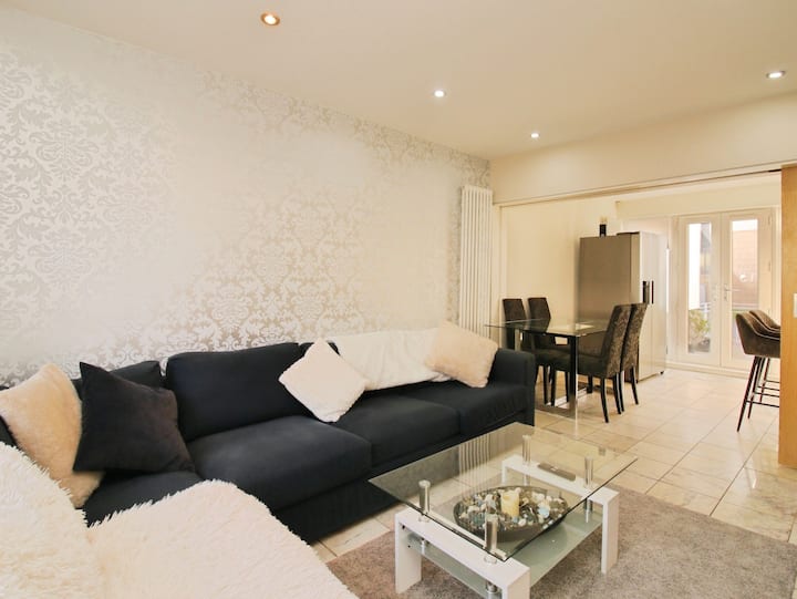 Large Boutique Dubai Inspired Townhouse 9.0 Stars - Édimbourg