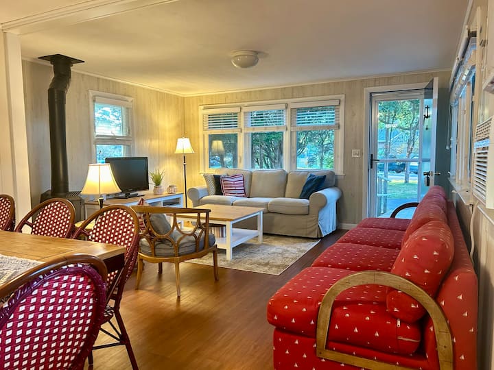 Cape Home Great For Families - Walk To Beach - Falmouth, MA