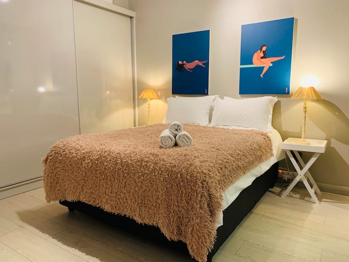 *Top Floor*gym*pool*fibre*security* - Cape Town