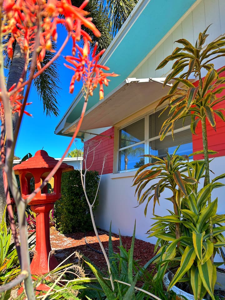 Tropical Mid-century Oasis Home | Jensen Beach - Stuart, FL