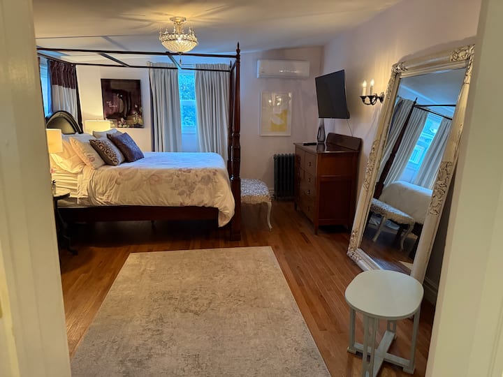 *Stunning Private Suite In East Hill Historic Gem! - Belleville, Ontàrio, Canadà