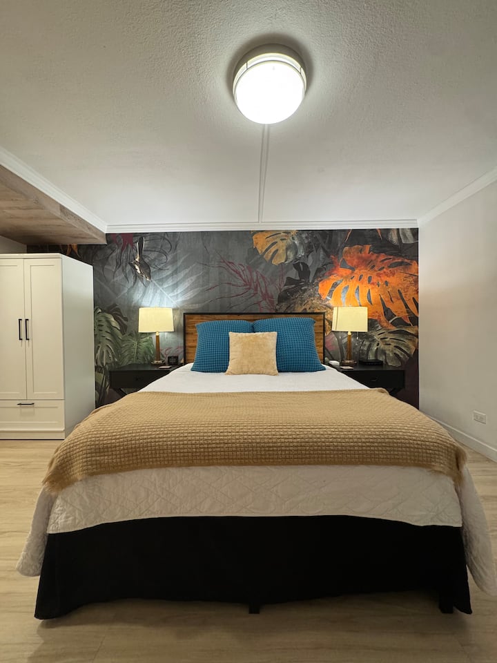 Waikiki Studio In A Prime Central Location - Honolulu, HI