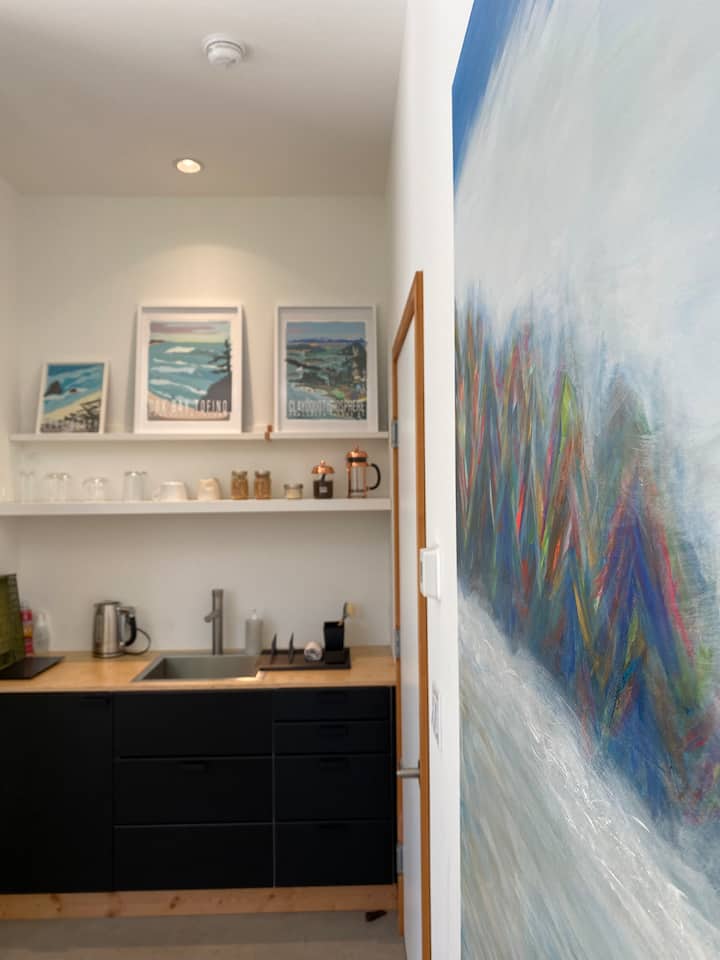 Two Beaches | Tranquil Boutique Suite | Ev + Deck - Ucluelet