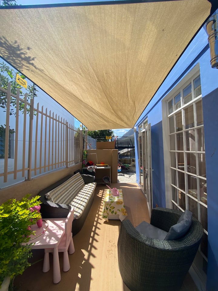 Smallgarden-central-walkable-historical Hood-quiet - Cape Town