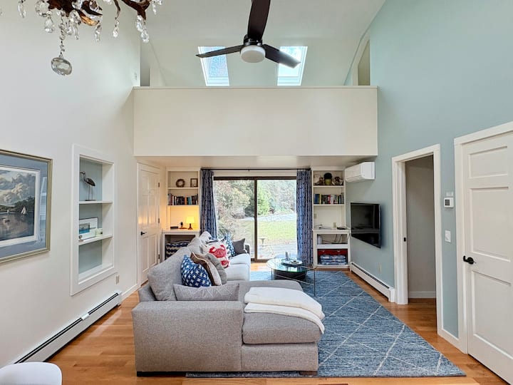 Ocean Shire Coastal Cottage + Beach Pass - Watch Hill, RI