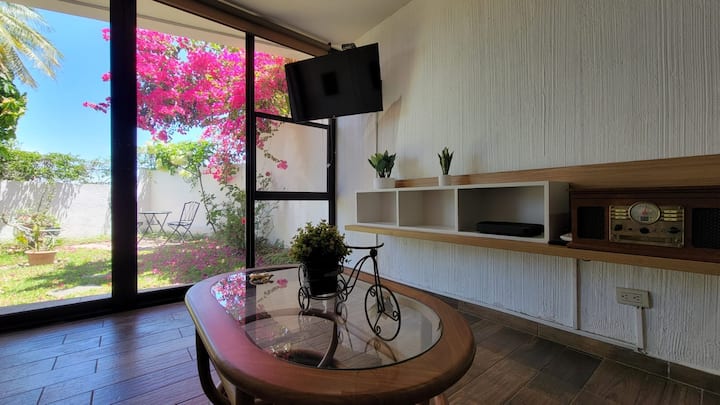 Apartamento De Primer Piso Con  Jardín. - San Salvador