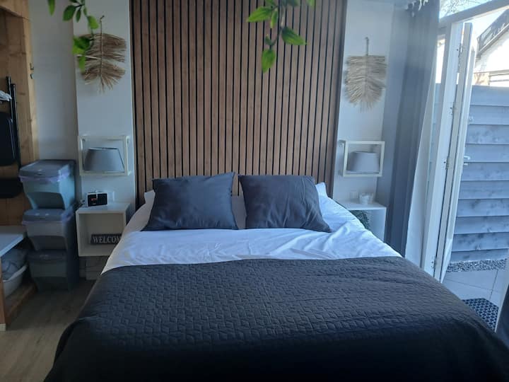 Bbbergen, Tiny House Voor Stellen Of Gezinnen - Bergen, Netherlands